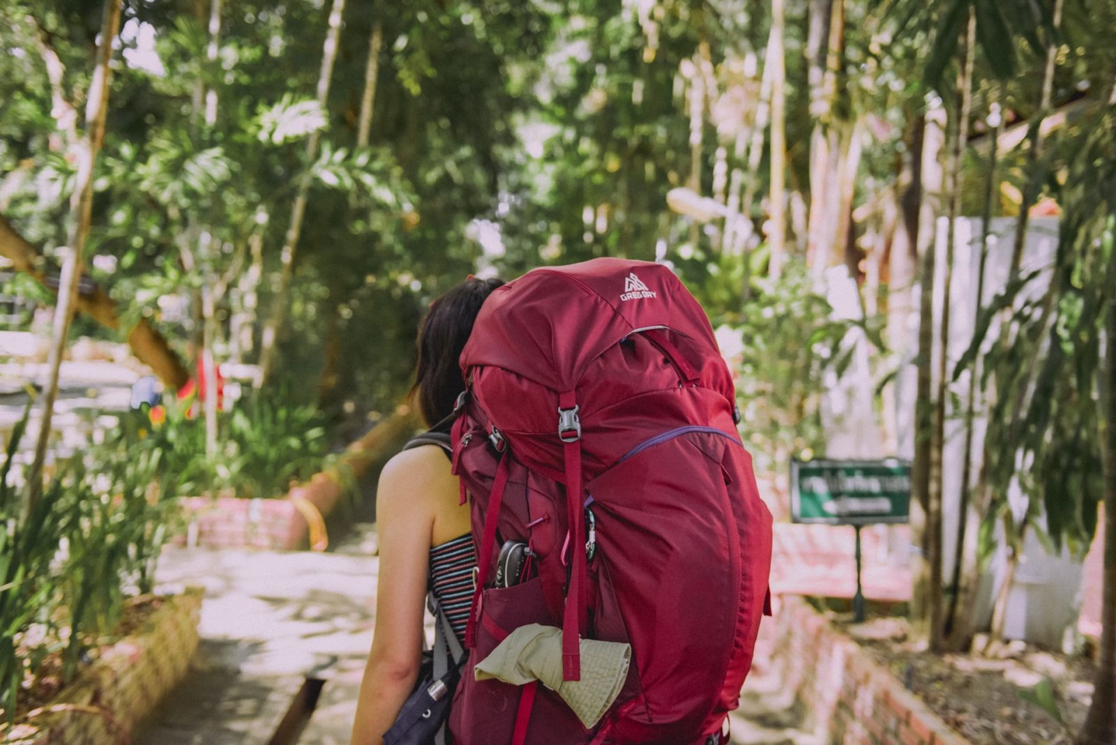 THE IDEAL GUIDE TO CHOOSING THE BEST TRAVEL BACKPACK - Ideal Magazine
