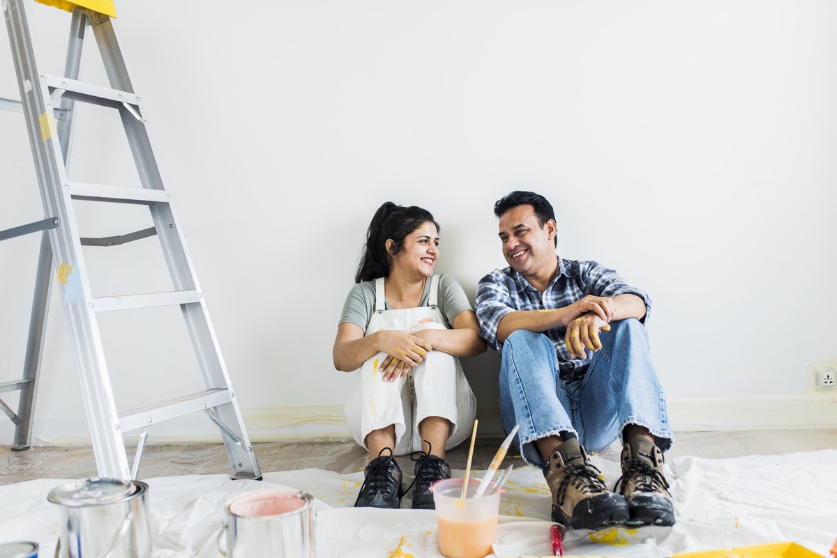 HOW TO USE A STEP LADDER SAFELY: 7 STEP LADDER SAFETY TIPS - Ideal Magazine